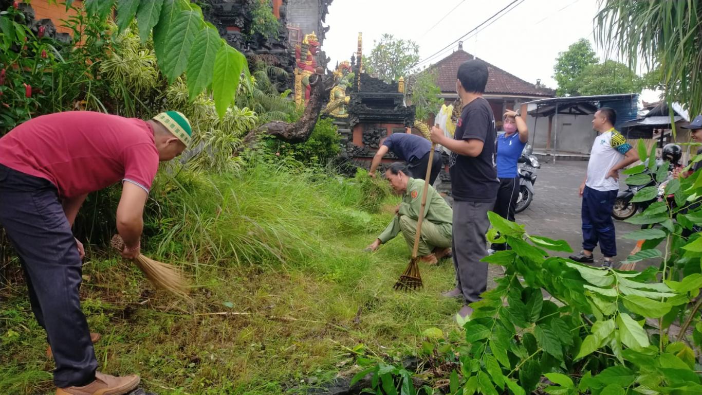 GOTONG ROYONG DI AREA LINGKUNGAN KANTOR PERBEKEL DESA BUBUNAN - Website ...